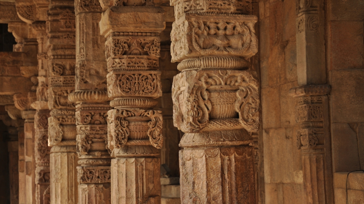 Explain the naming of the pillars in Solomon's Temple | Verse By Verse ...